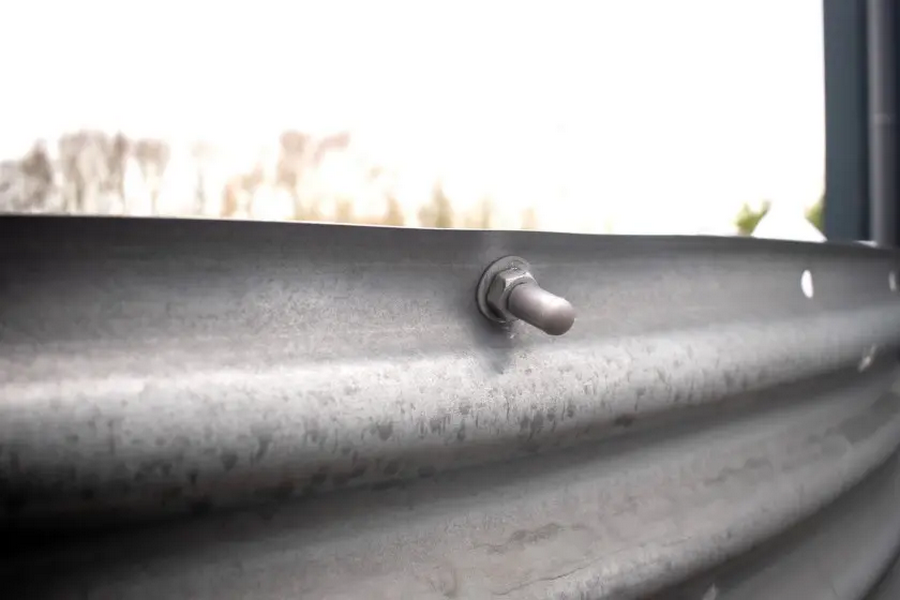 Using a reinforcement ring to aid water tank stability