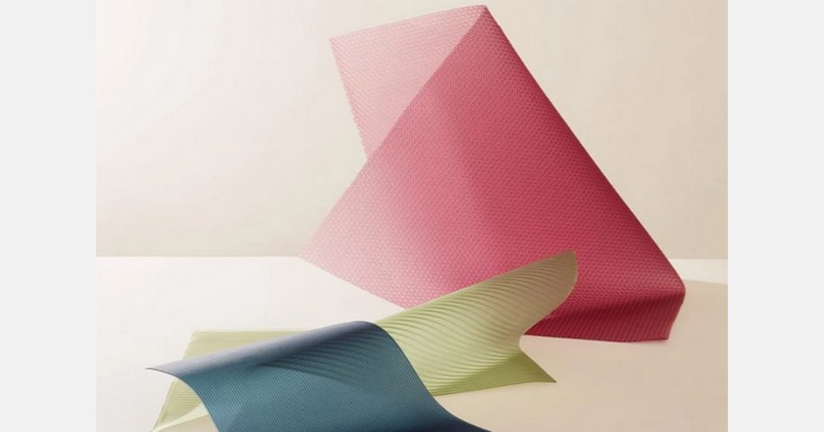 Peelsphere: Biomaterial made from fruit waste and algae