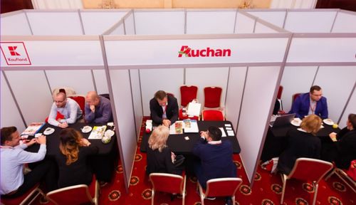 International business meetings with buyers of large-scale retailers ...