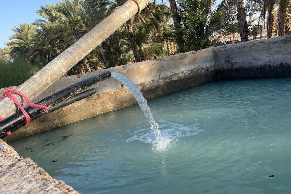 Desert water that defies all technical forecasts