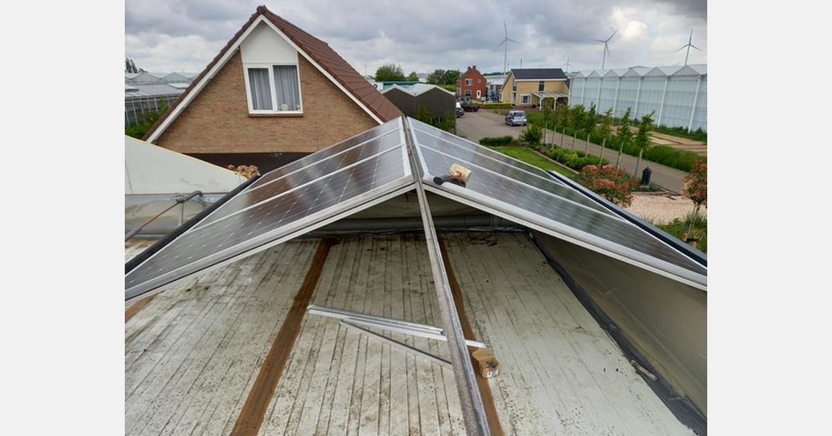 Simple integration standard solar panel in 3.20-meter bar reduces ...