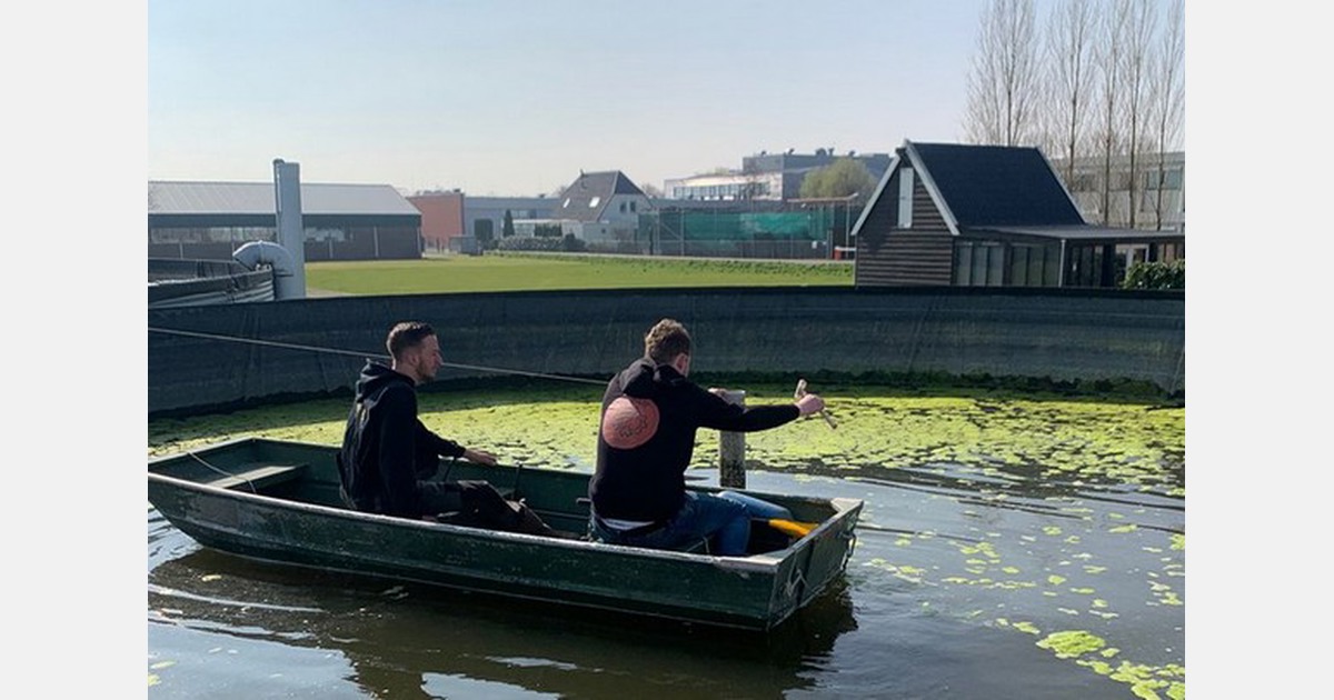 Sailing a boat in a water silo