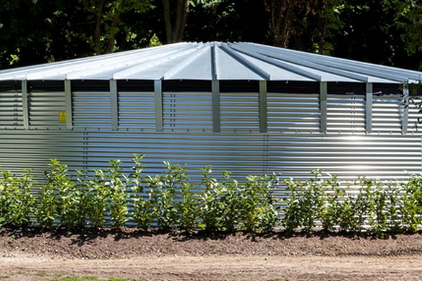 The added value of steel roofs on water silos
