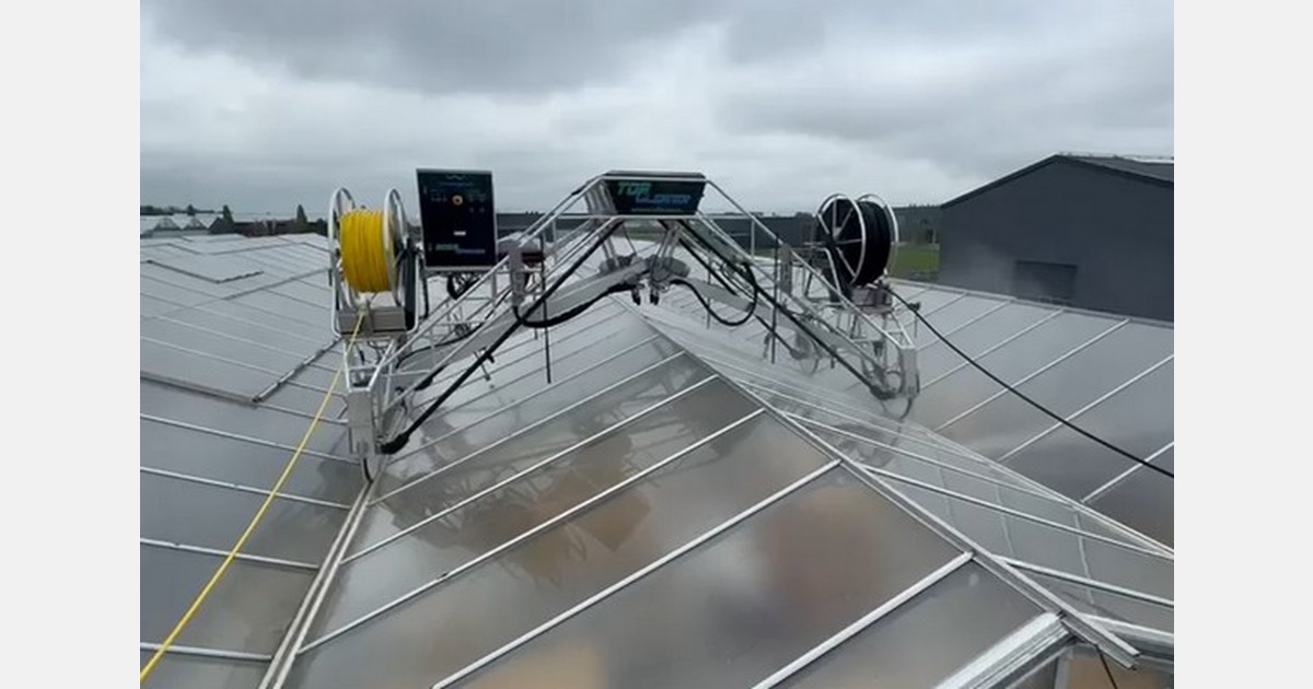NL: More efficient greenhouse cleaning with new rods/moss sprayer