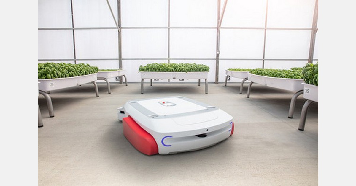 Grover the new autonomous mobile robot for hydroponic greenhouses