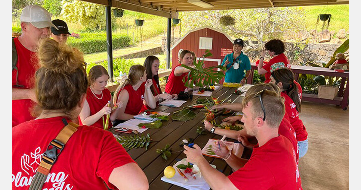 US (HI): Bows help Big Red grow in horticulture knowledge