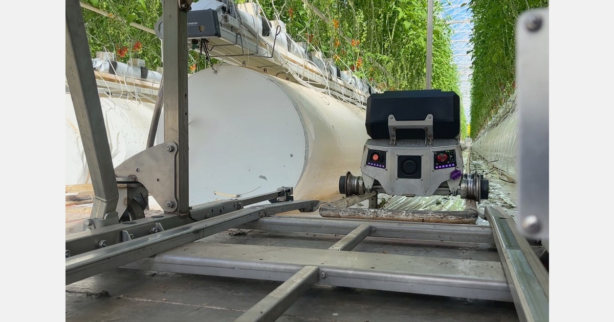 Automated pollination and spray platform at Flavorite