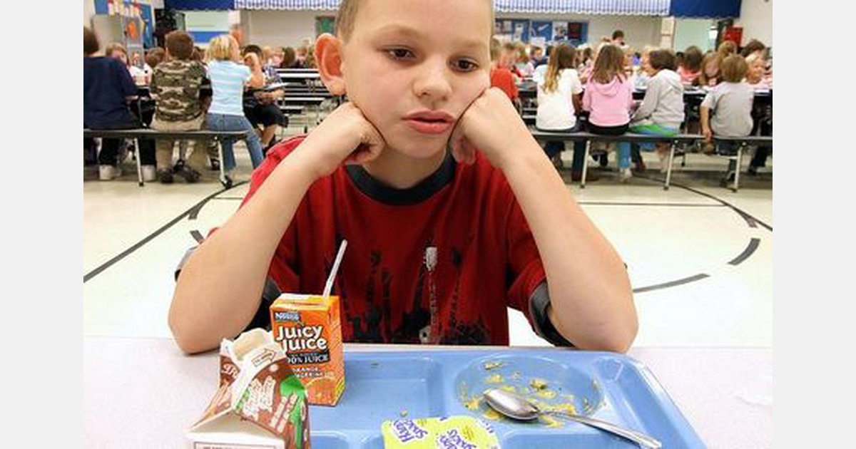 USDA bans junk food from schools, but 100% fruit juice and low-quality ...