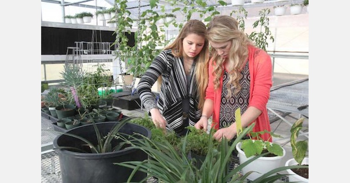 US (KS): Horticulture program helps grow careers in Royal Valley