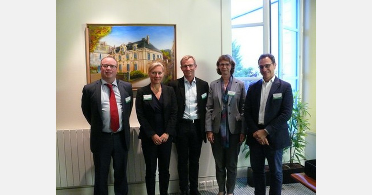 Plant patenting and plant variety protection, an exchange on practices