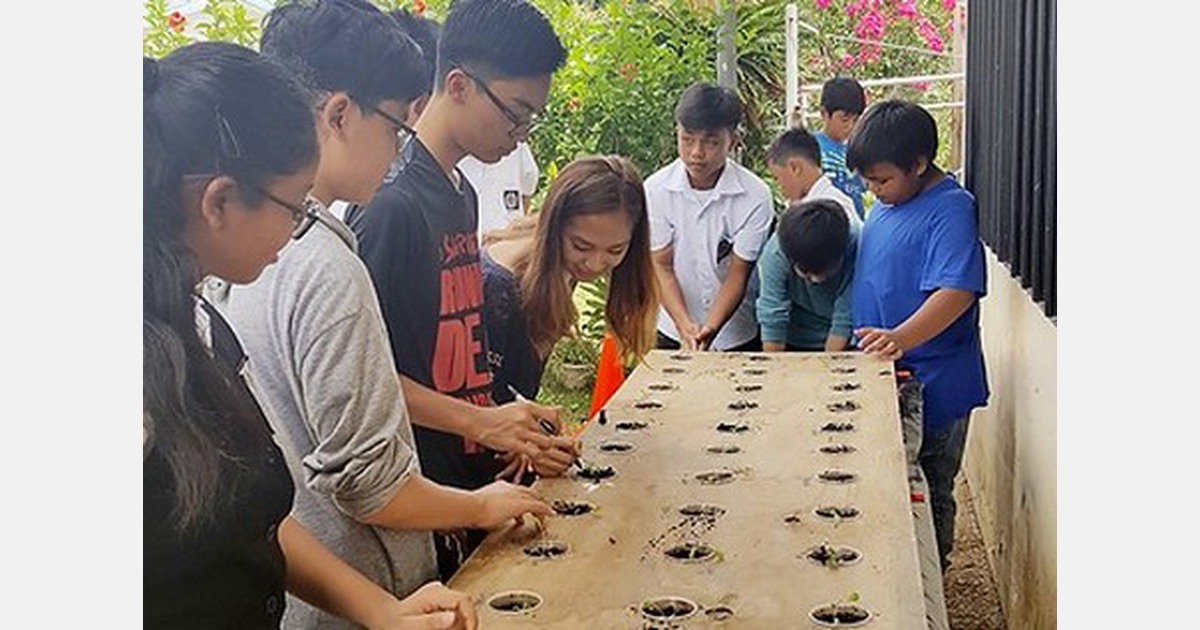 Micronesian students get updated on hydroponics