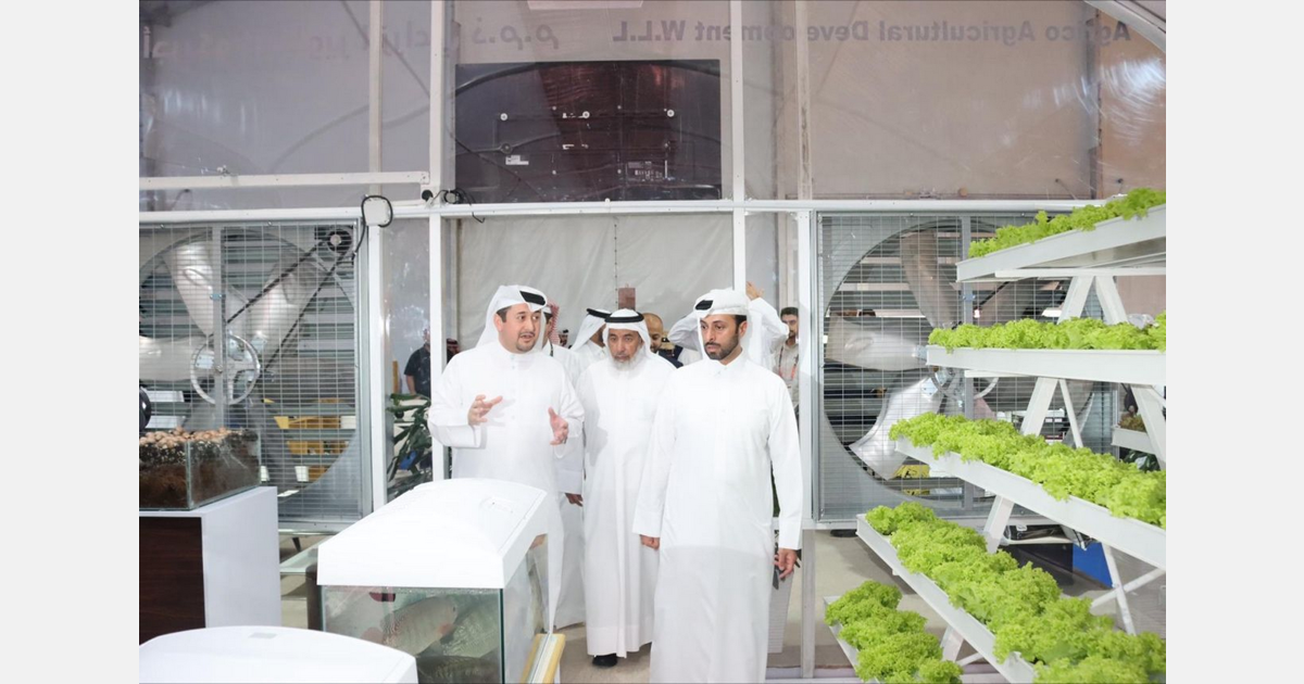 Qatari farm welcomes Minister of Municipality to its facility