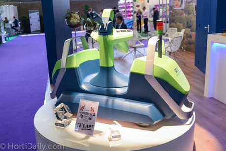 Video: Award winning leaf cutting robot used in practice