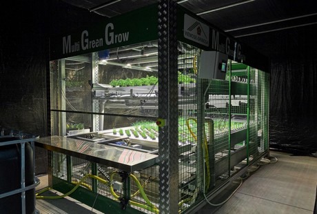 Danish herb grower trials multi layer unit