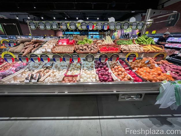 French fresh food stores draw attention with well-stocked fruit and ...